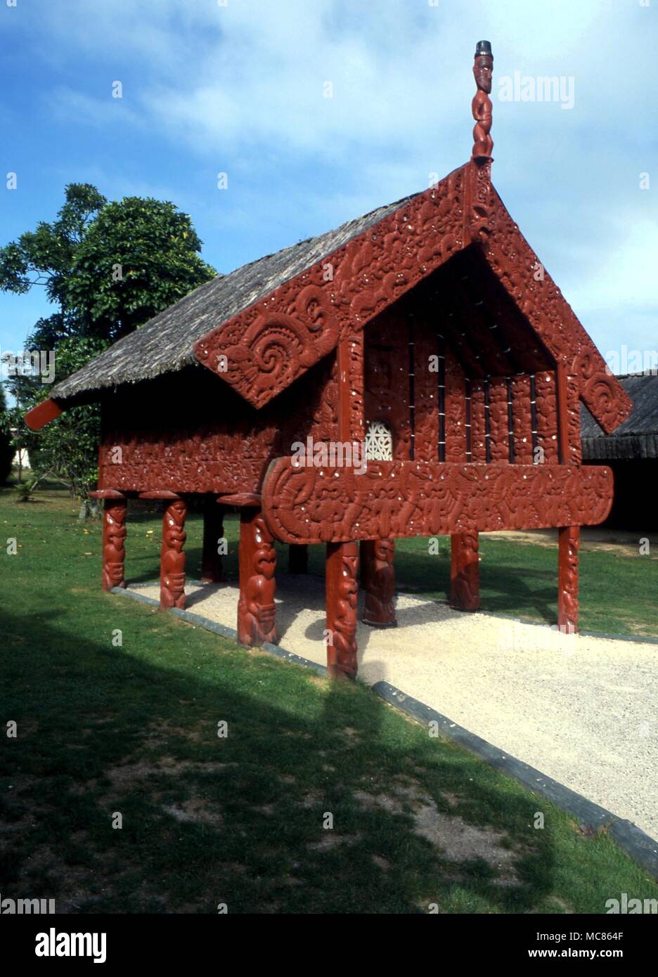 MAORI Carved Maori meeting house, Whakarewarewa, Rotorua Stock Photo ...