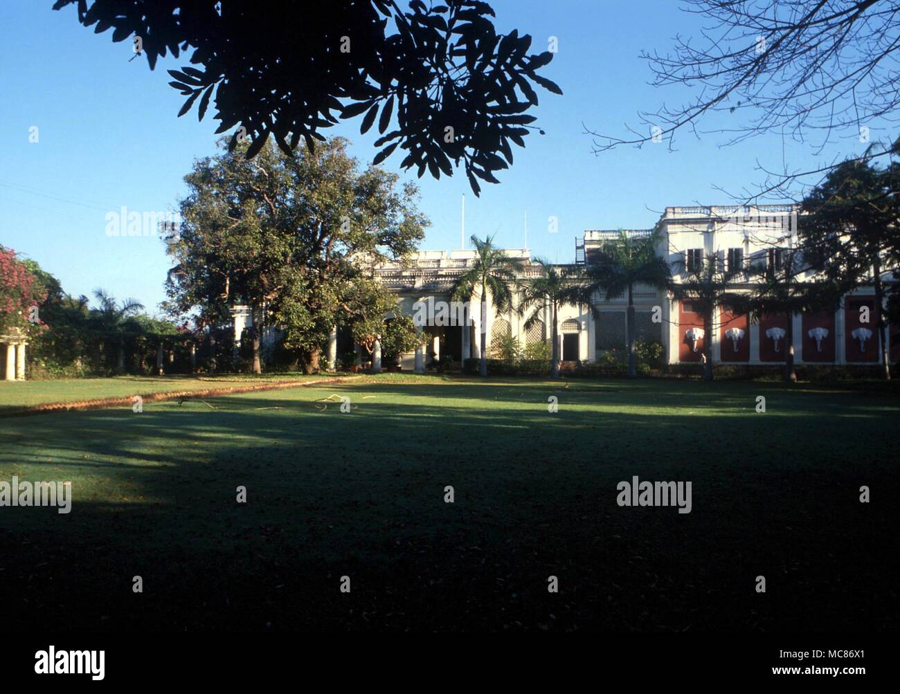 Theosophy The Headquarters of the Theosophical Siciety, Adyar, near ...