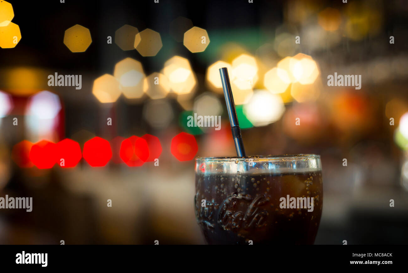 Close up of a glass of coca cola Stock Photo - Alamy