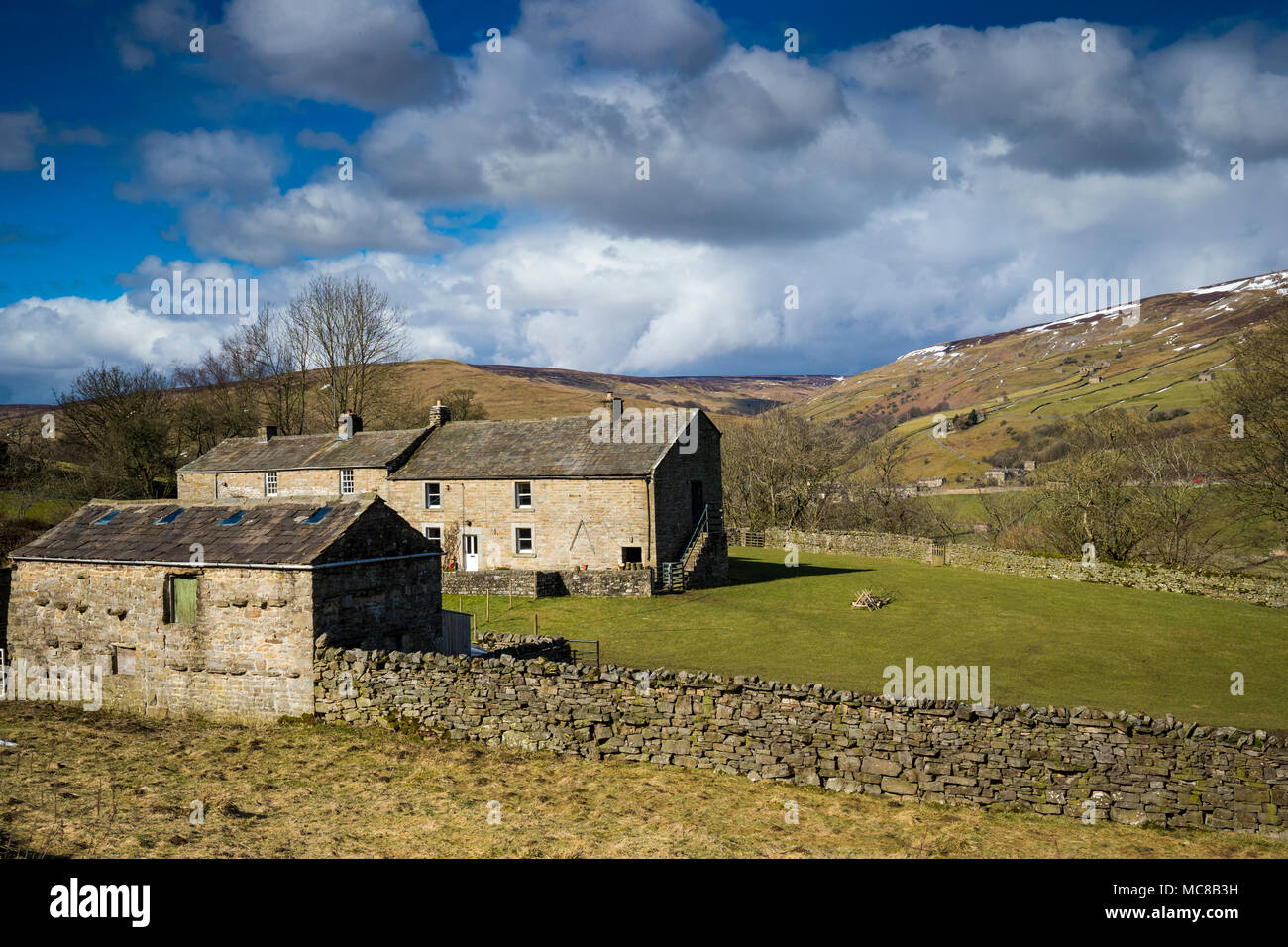 Stone Farmhouse and Barn, Swaledale near Crackpot, Yorkshire Stock ...