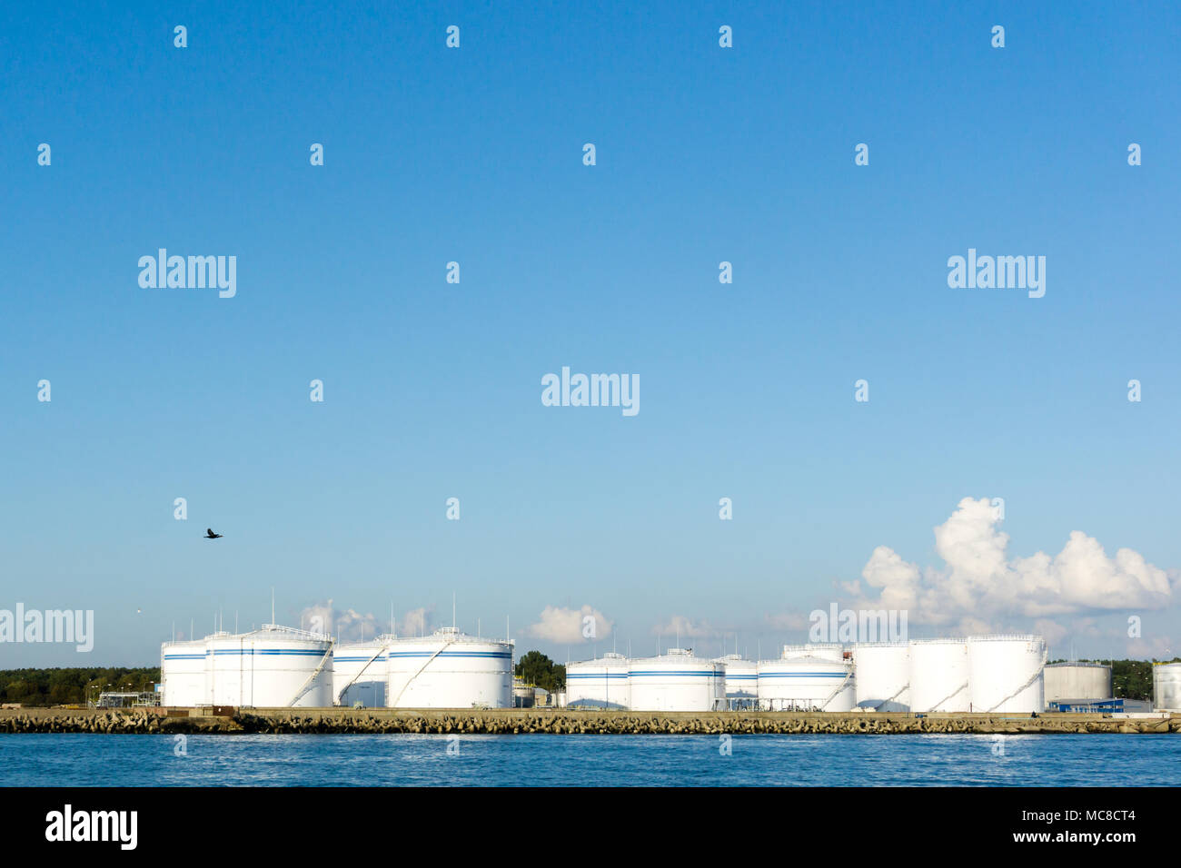 Petroleum bulk storage tank hi-res stock photography and images - Alamy