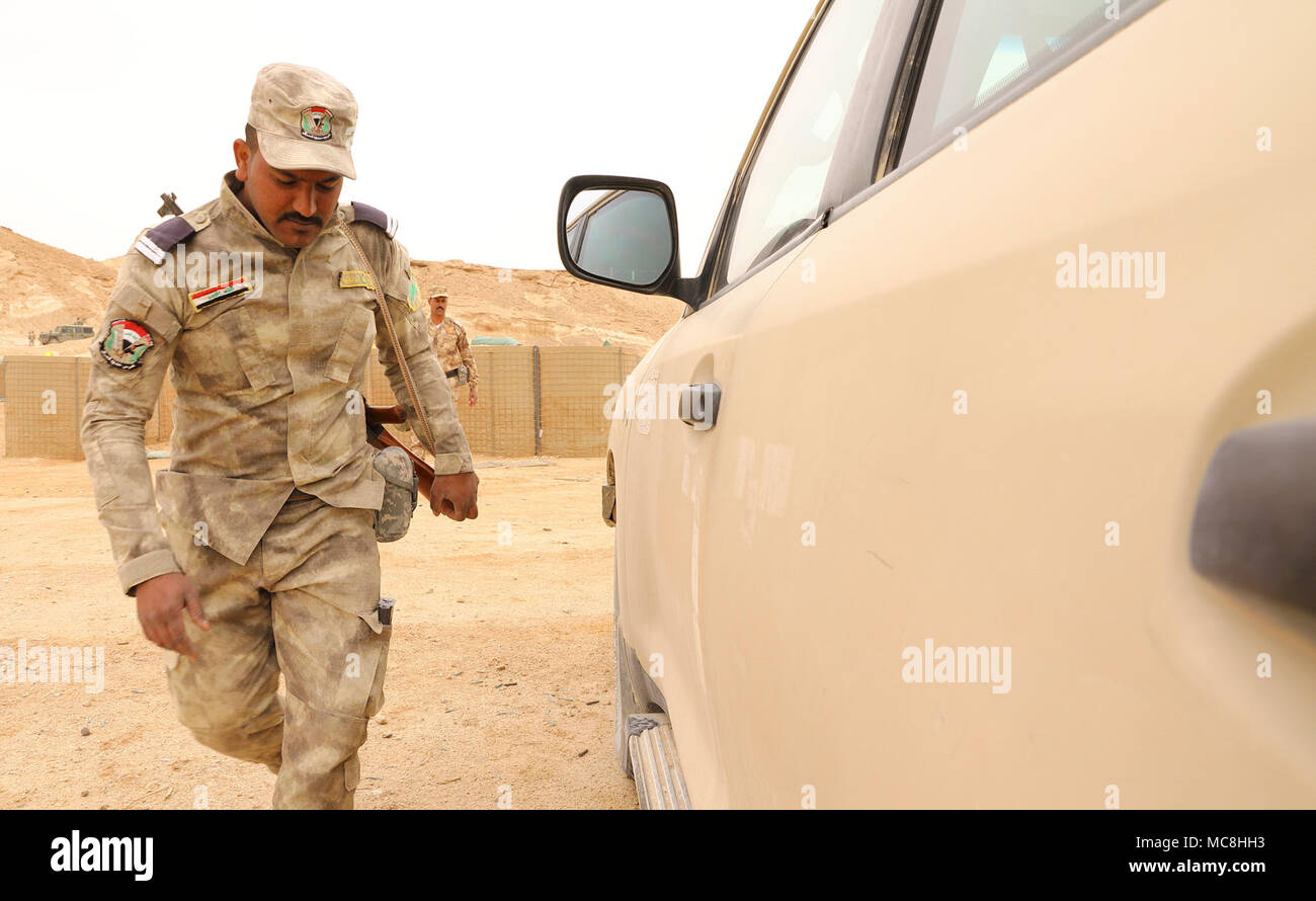 Small unit leadership training hi-res stock photography and images - Alamy