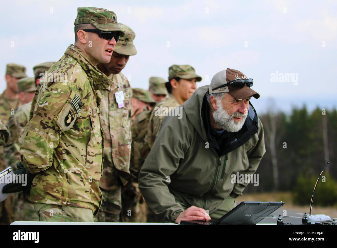Mike Mackiewicz (right), demonstrates to U.S. Army Lt. Col. Jesse Curry ...