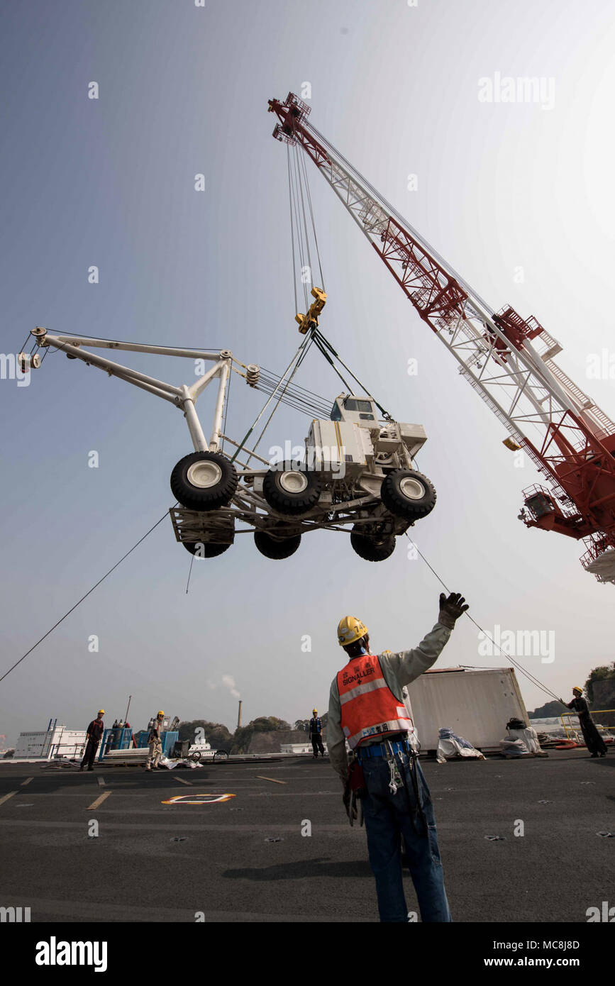 Tilly crash crane hi-res stock photography and images - Alamy