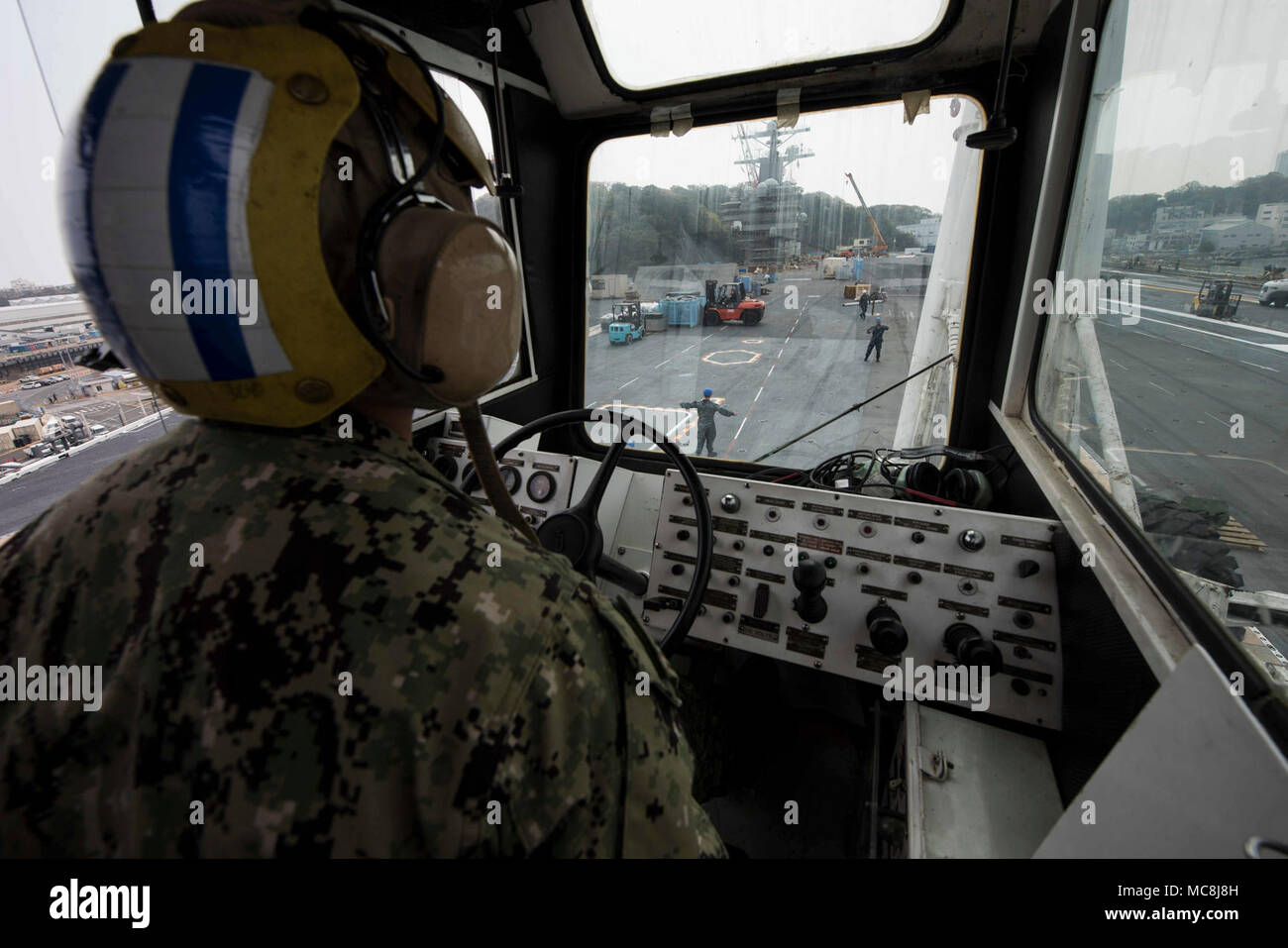Tilly crash crane hi-res stock photography and images - Alamy