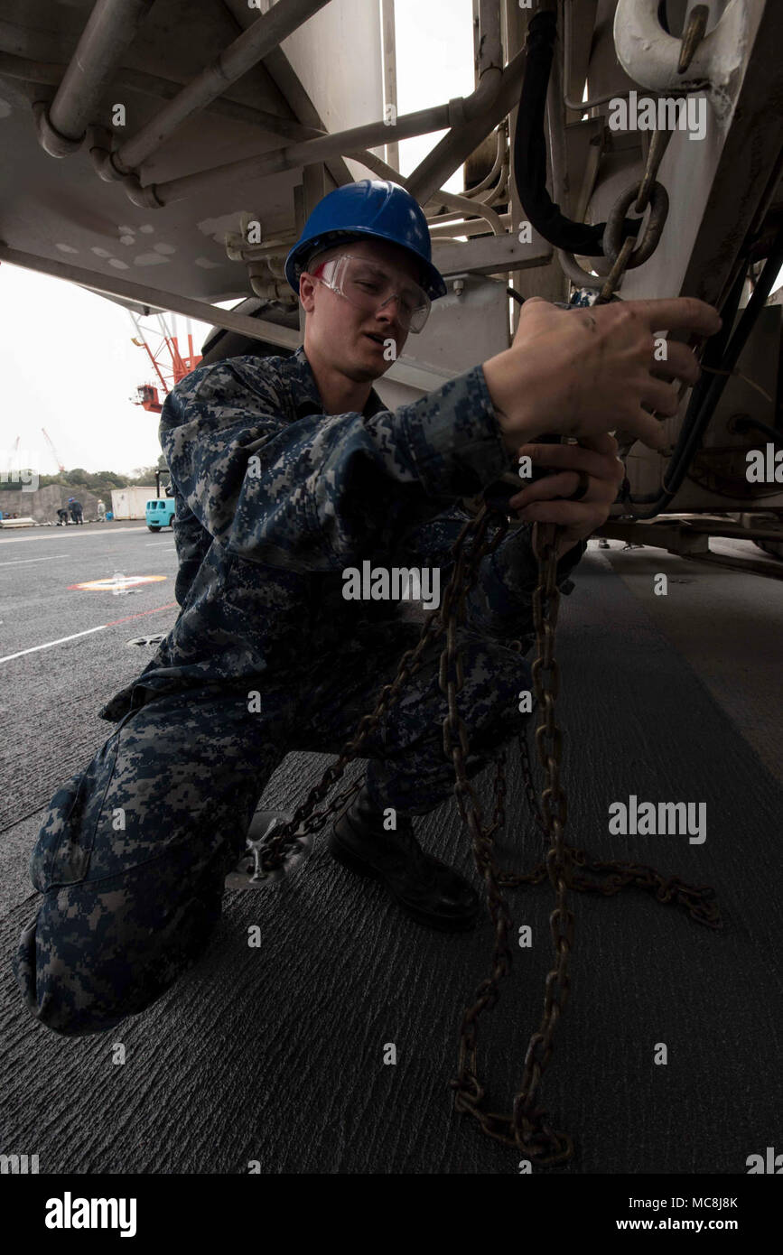 Tilly crash crane hi-res stock photography and images - Alamy
