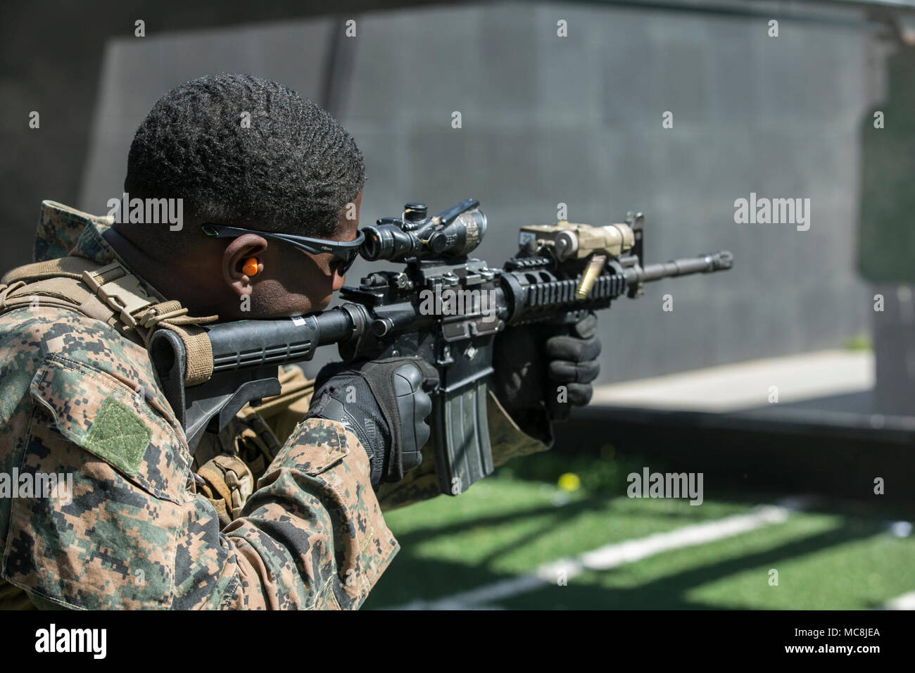 M4a1 carbine range hi-res stock photography and images - Alamy