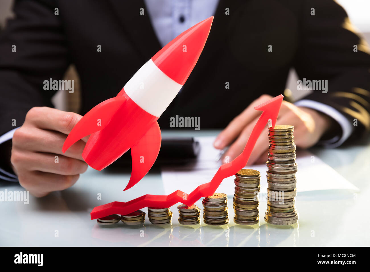Money flying hand hi-res stock photography and images - Alamy