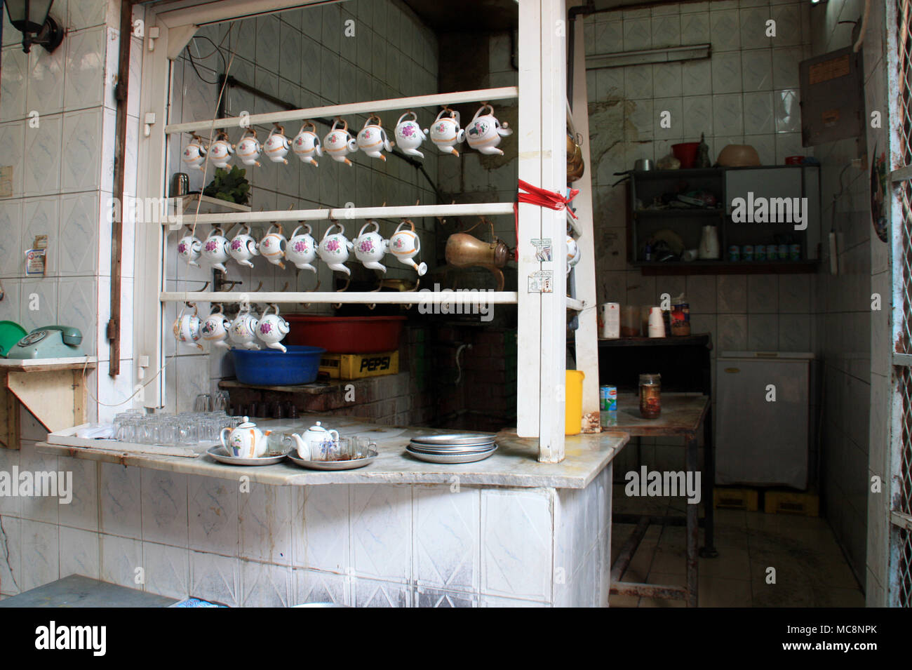 Saudi arabia tea hi-res stock photography and images - Alamy