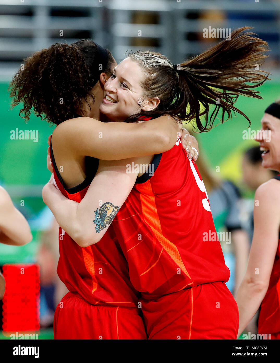 England's Hannah Shaw celebrates silver after the Women's Gold Medal ...