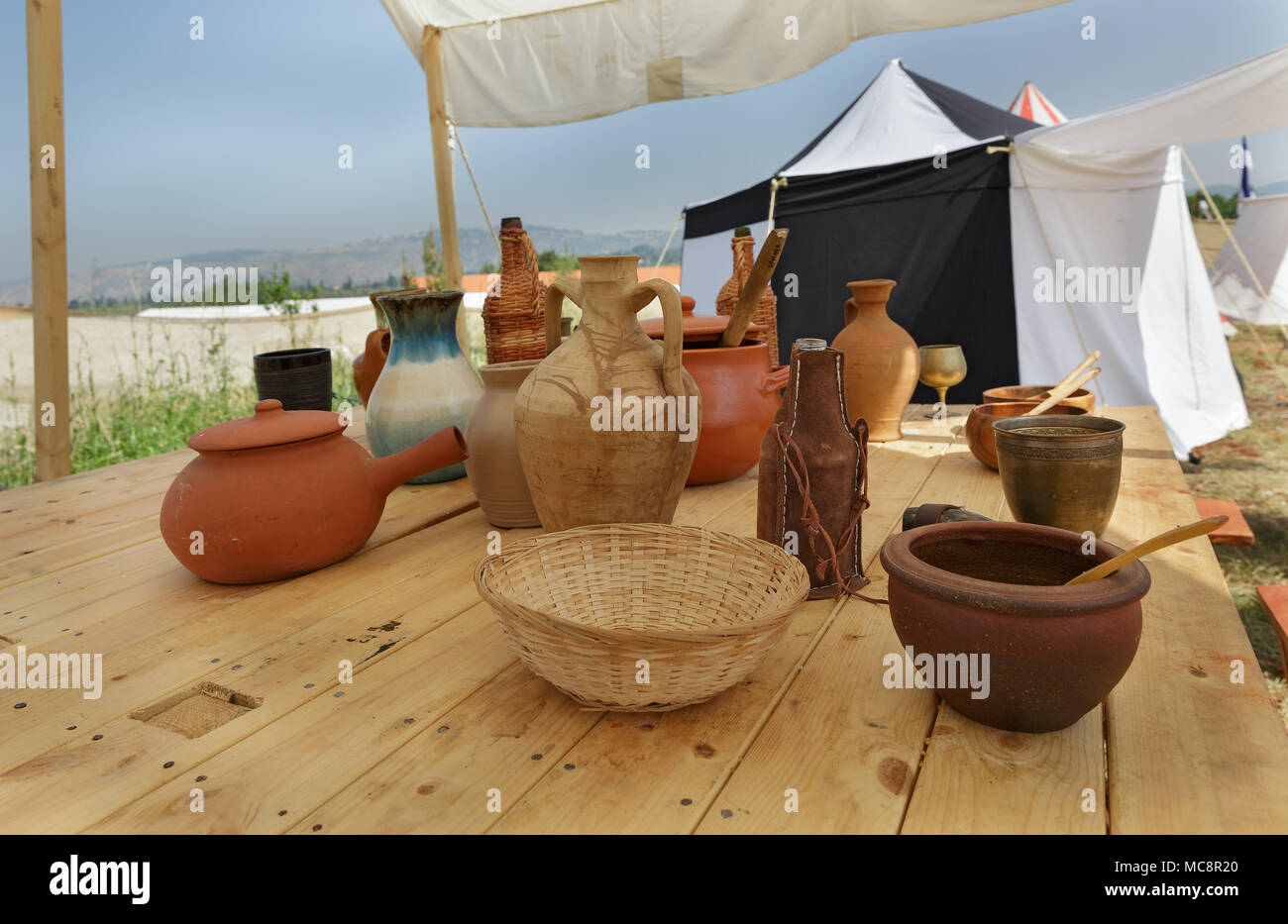 Medieval table hi-res stock photography and images - Alamy