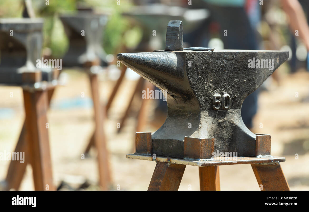 Blacksmith and anvil hi-res stock photography and images - Alamy