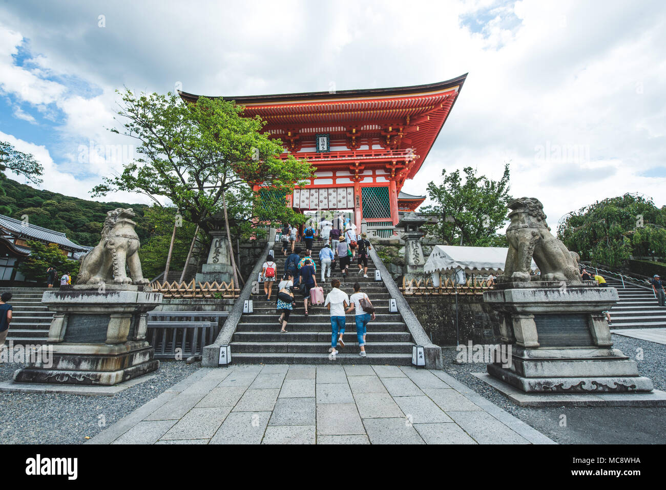 Japanese life, landscapes and temples Photo: Alessandro Bosio/Alamy ...