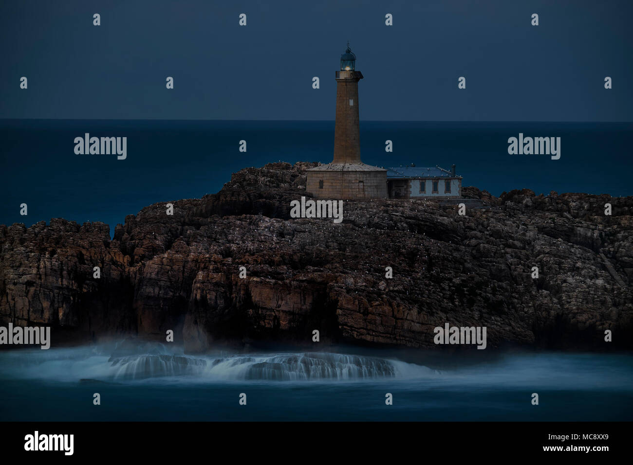 Lighthouse ocean view hi-res stock photography and images - Alamy