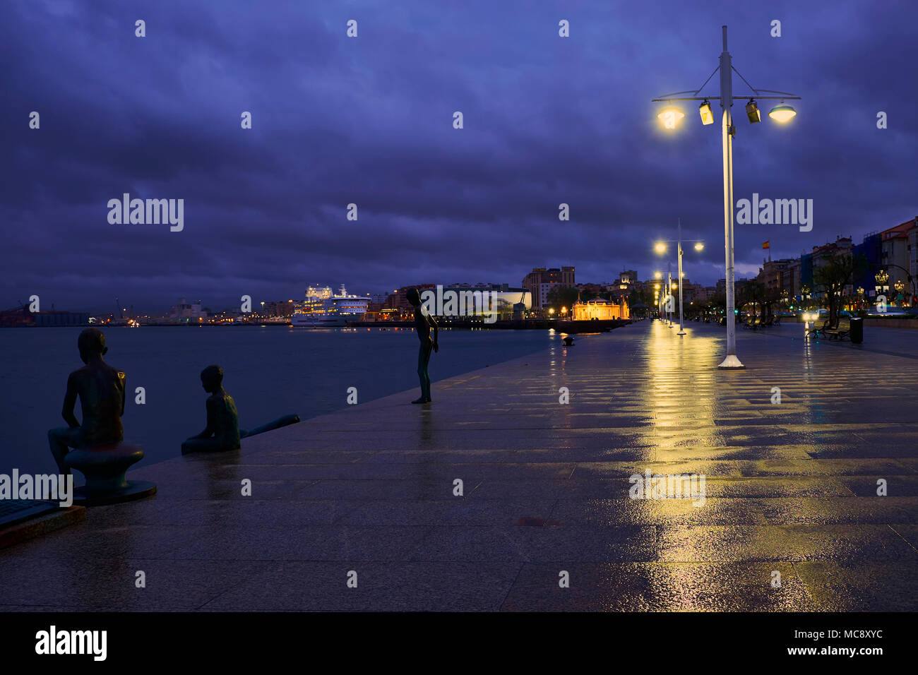 Santander sculptures hi-res stock photography and images - Alamy