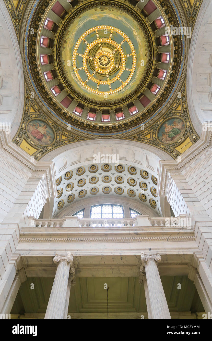 Interior of dome of us capitol rotunda hi-res stock photography and ...