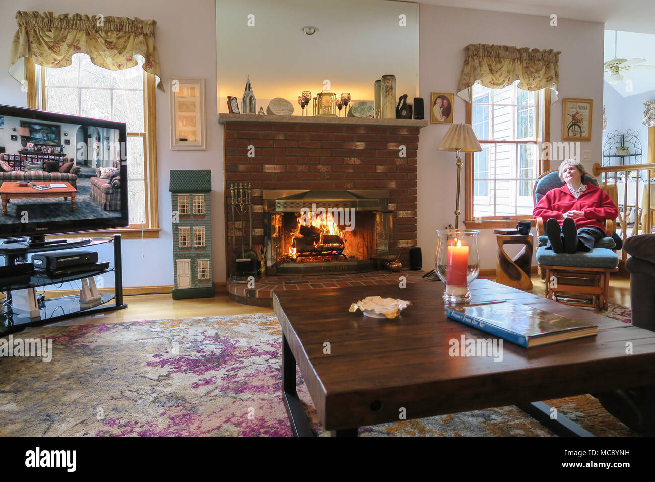 Cosy fire hi-res stock photography and images - Alamy