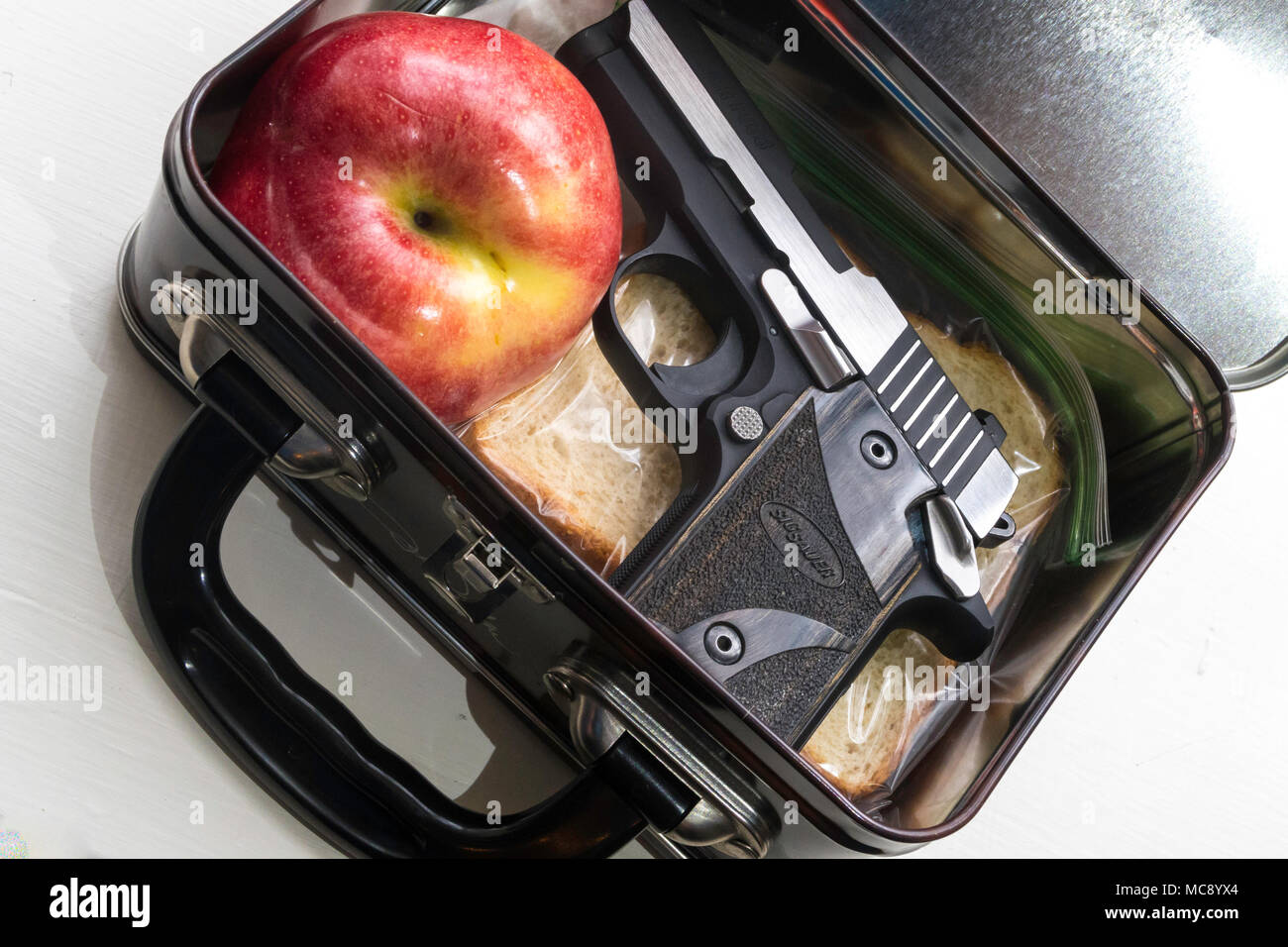School lunchbox hi-res stock photography and images - Alamy