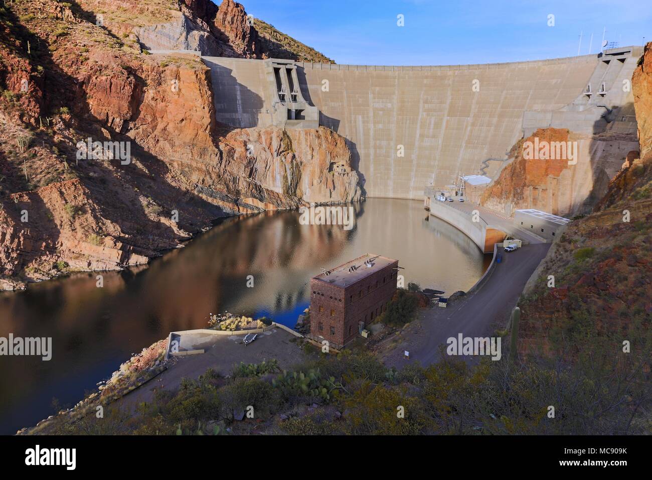 Concrete dam structure hi-res stock photography and images - Alamy