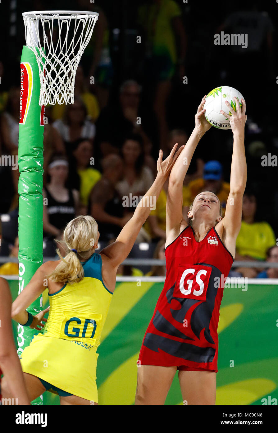 Womens netball coomera indoor sports centre hi-res stock photography ...