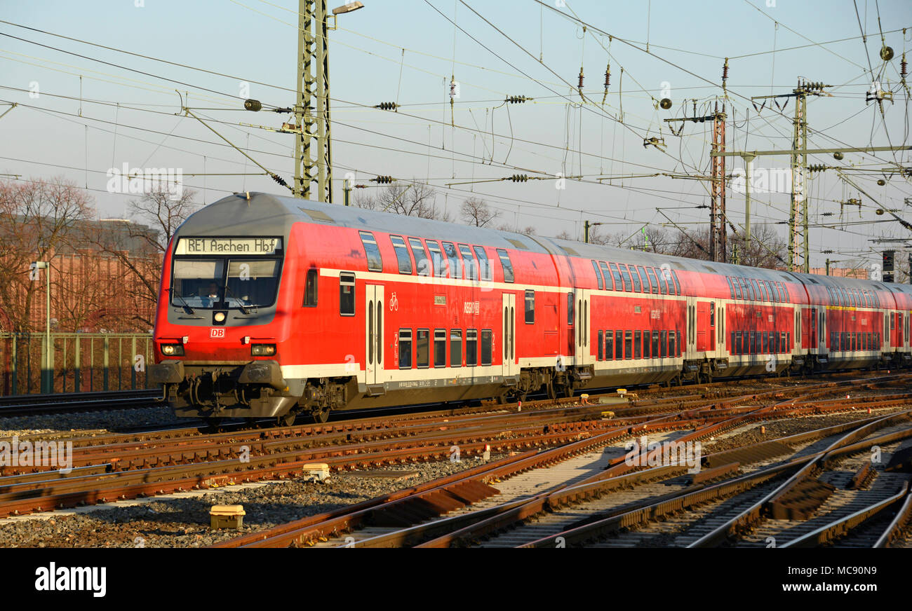 An EMU service approaches the Rhine Hohenzollern bridge in Cologne on ...
