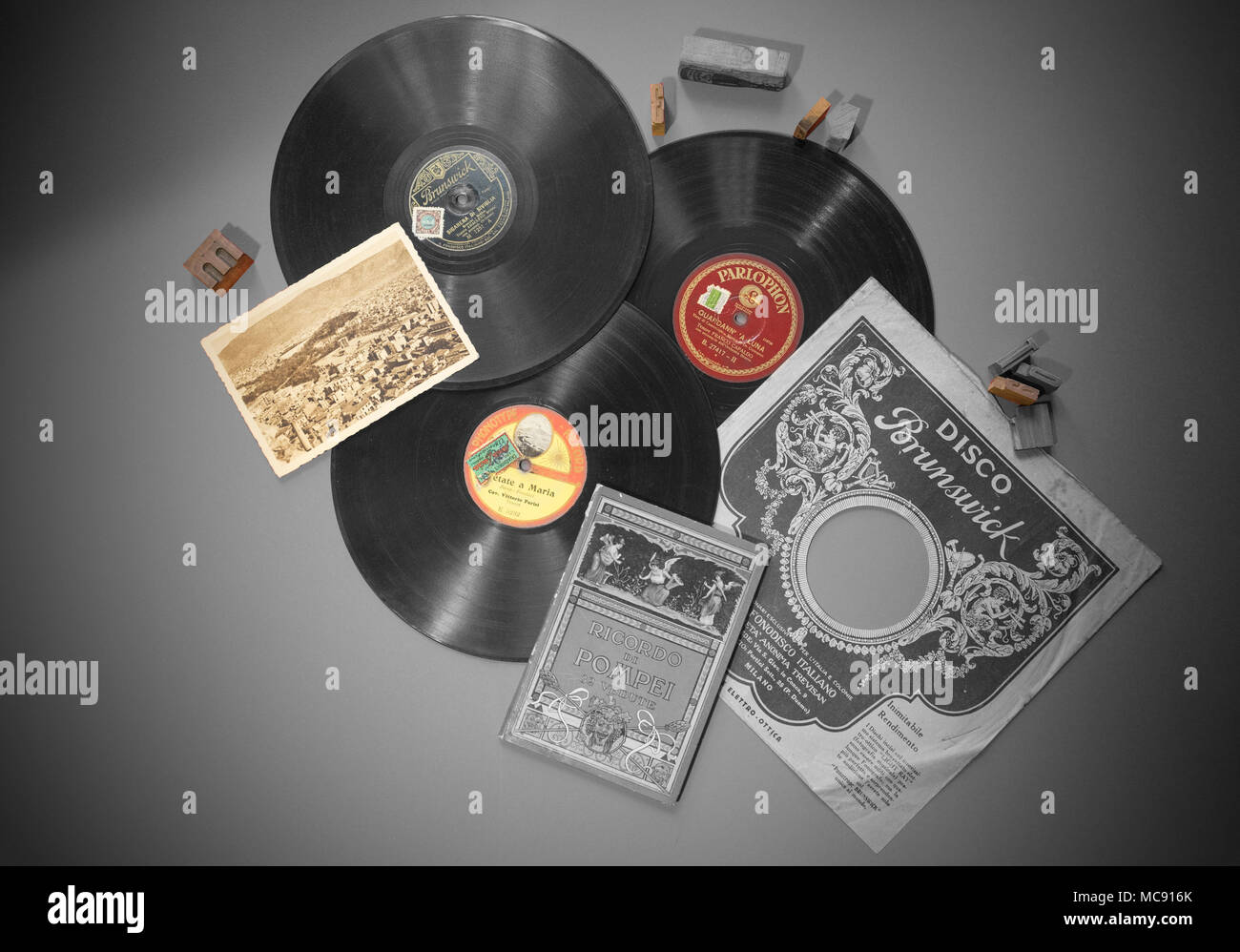 78 rpm records hi-res stock photography and images - Alamy