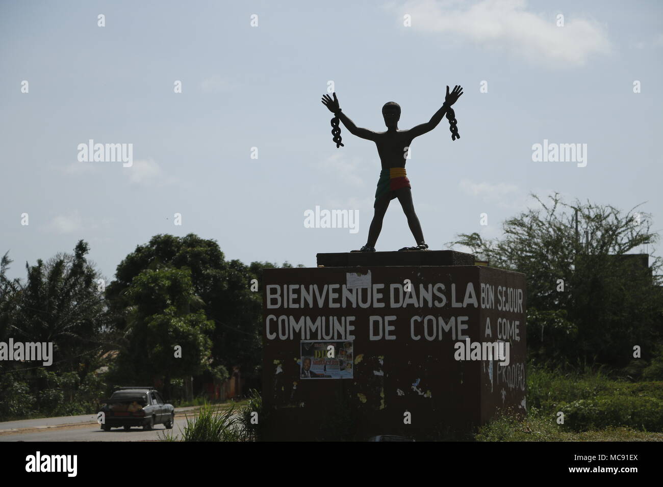 Statue against slavery in Come Benin Stock Photo - Alamy