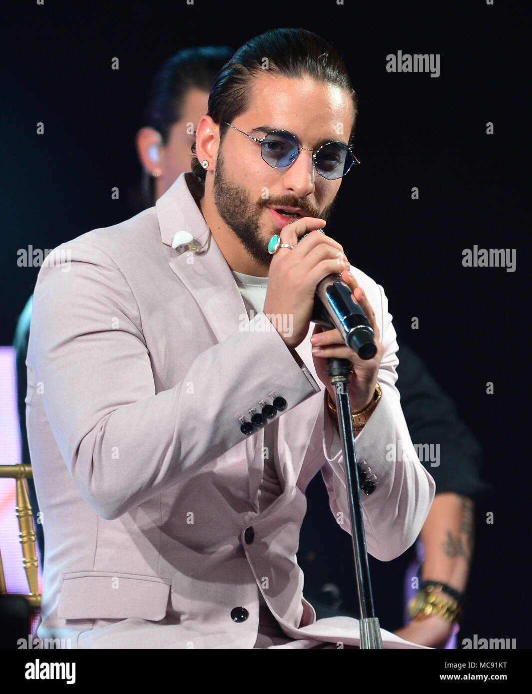 Spanish Coca-Cola anthem presentation for the 2018 FIFA World Cup in ...