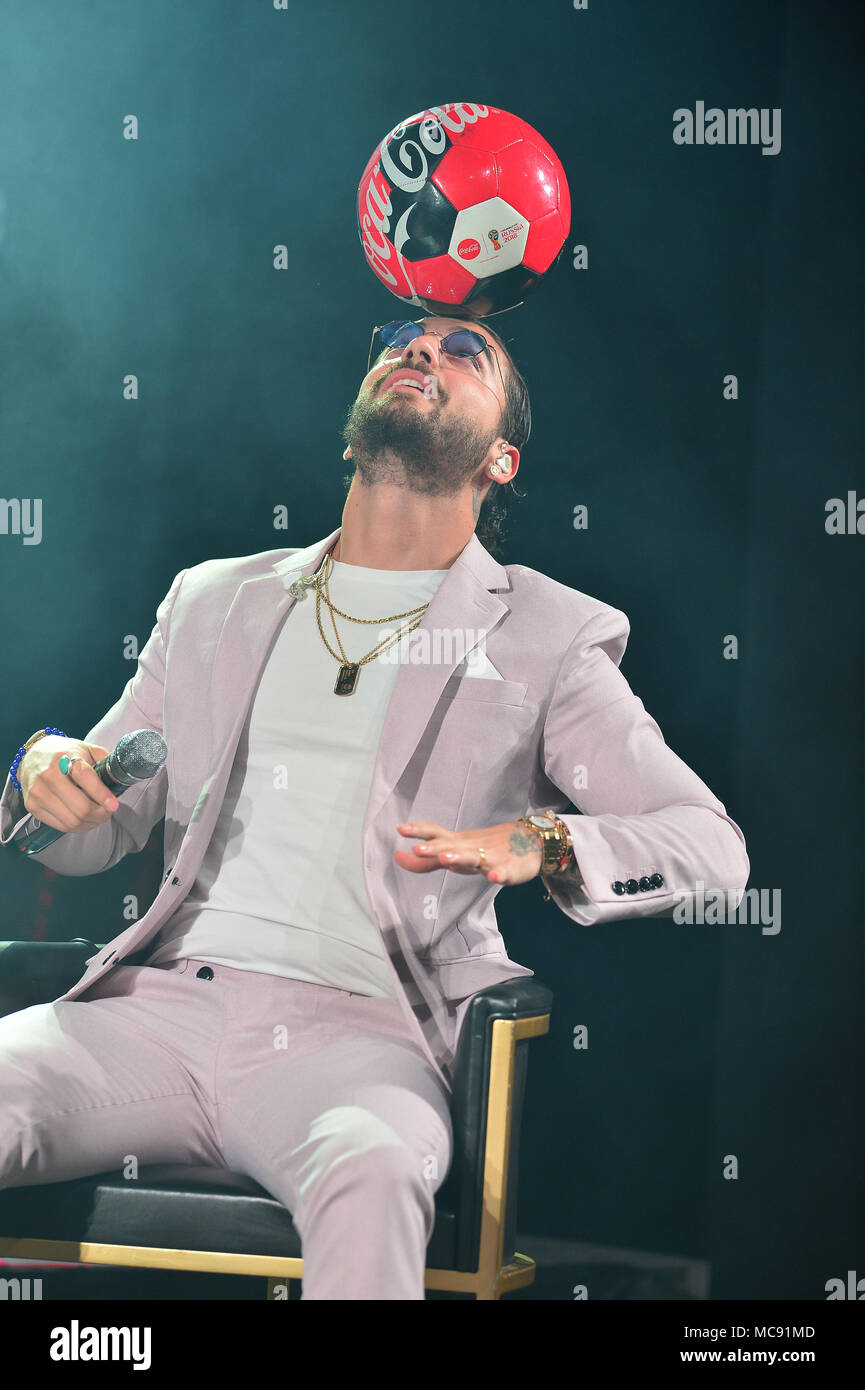 Spanish Coca-Cola anthem presentation for the 2018 FIFA World Cup in ...