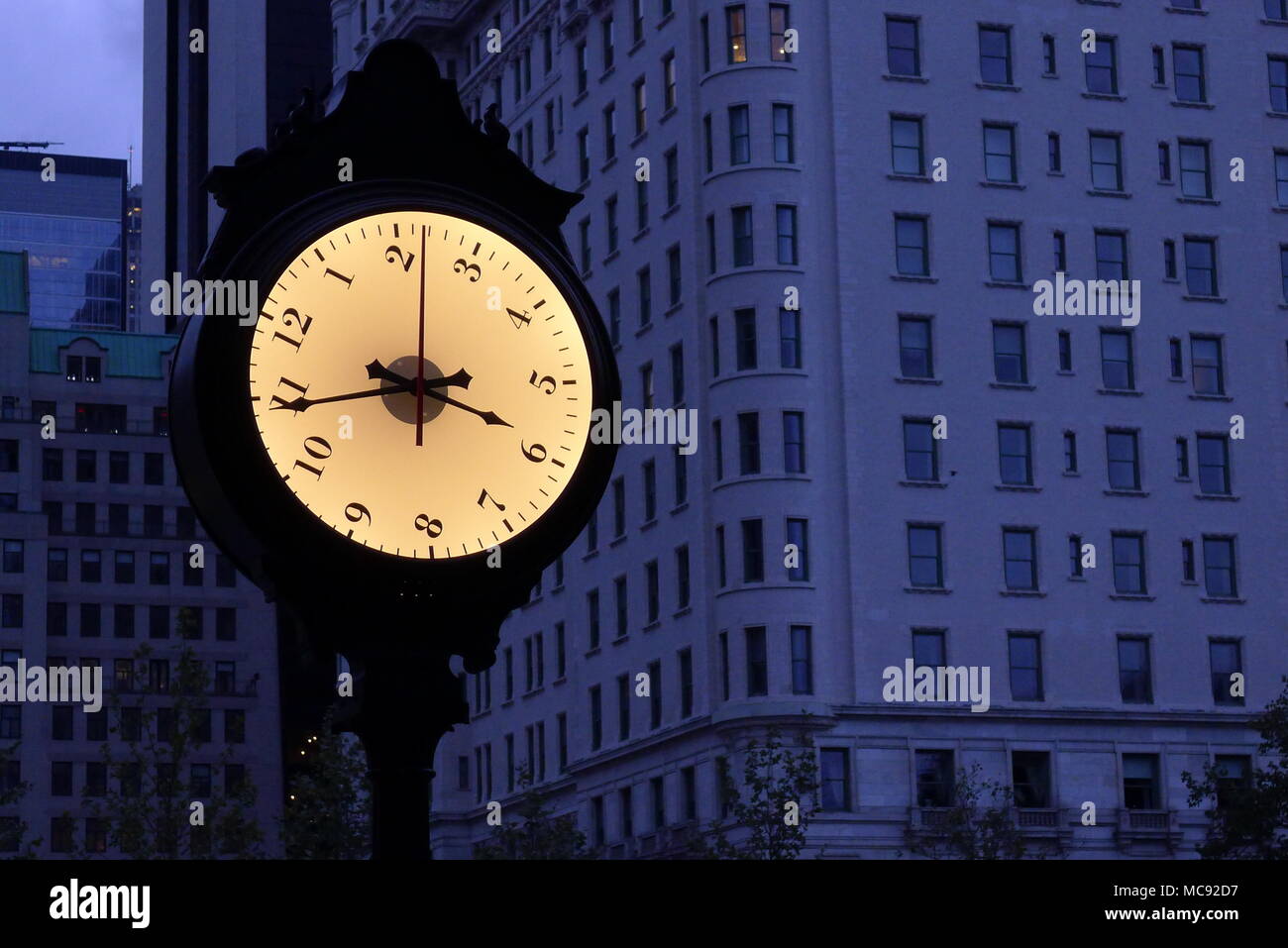 Six pm hi-res stock photography and images - Alamy