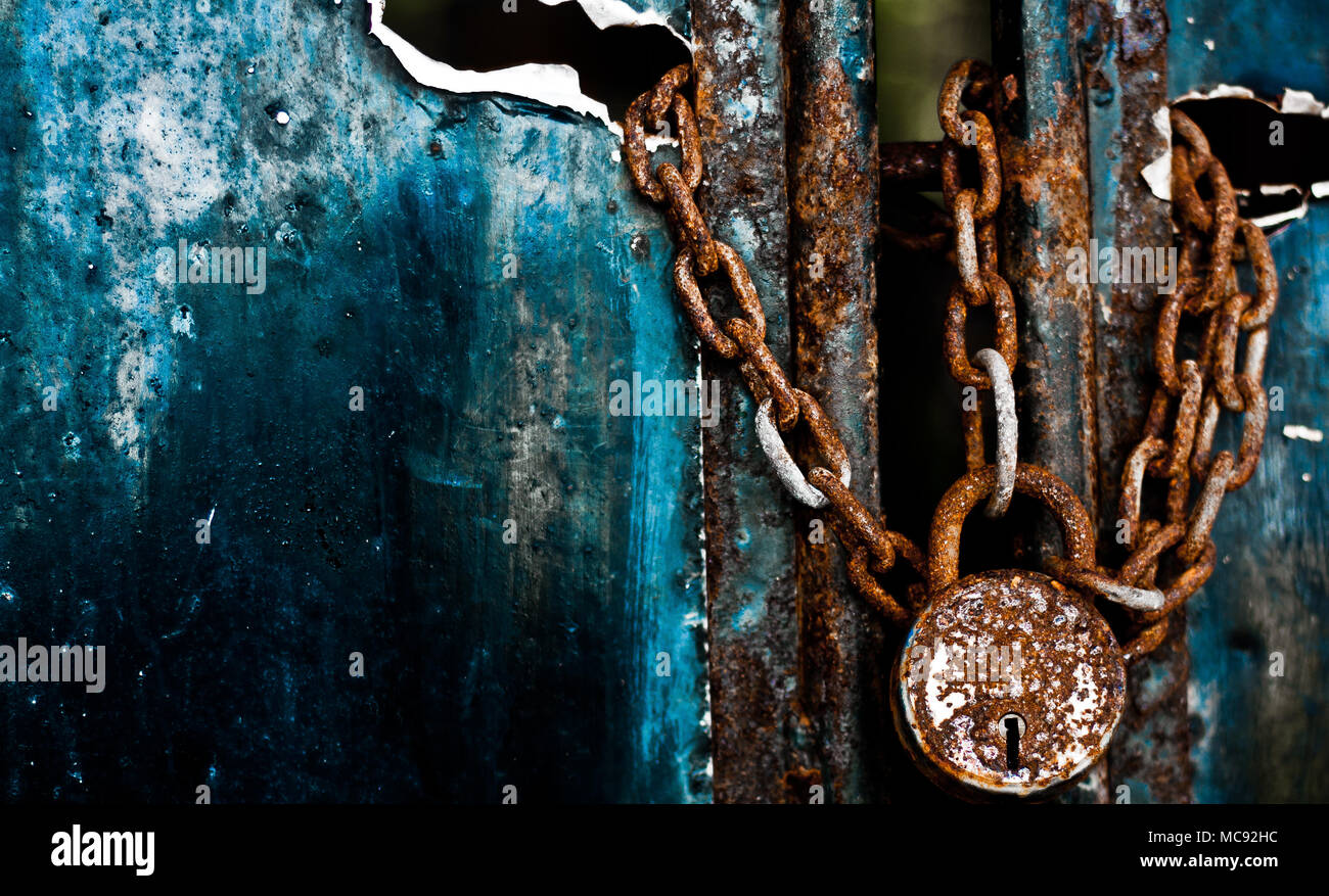 The old rusty lock and chain Stock Photo - Alamy
