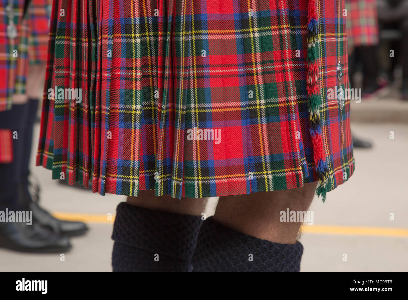 Man wearing kilt close up legs Stock Photo - Alamy