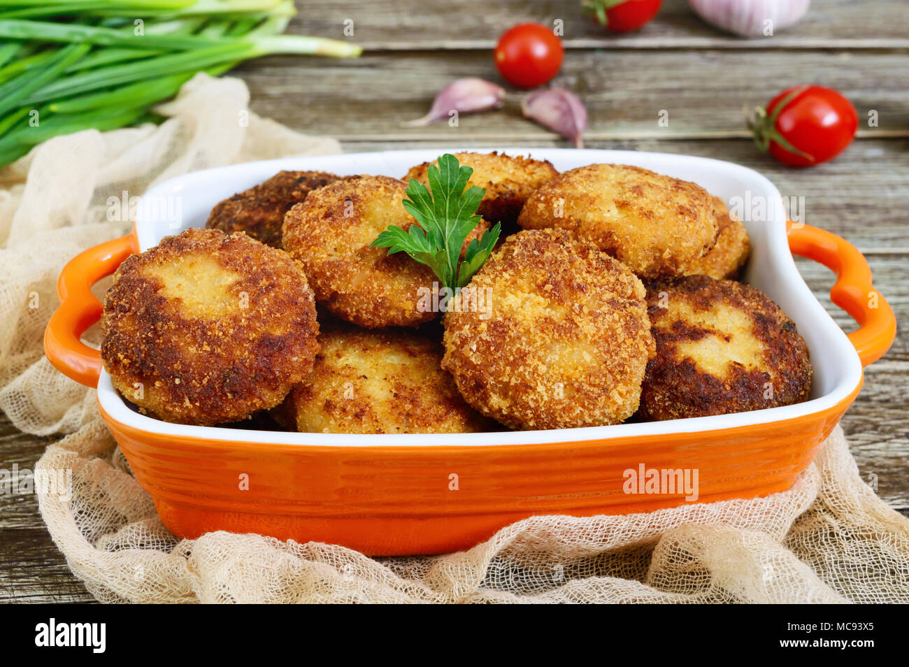 Round pork cutlets hi-res stock photography and images - Alamy