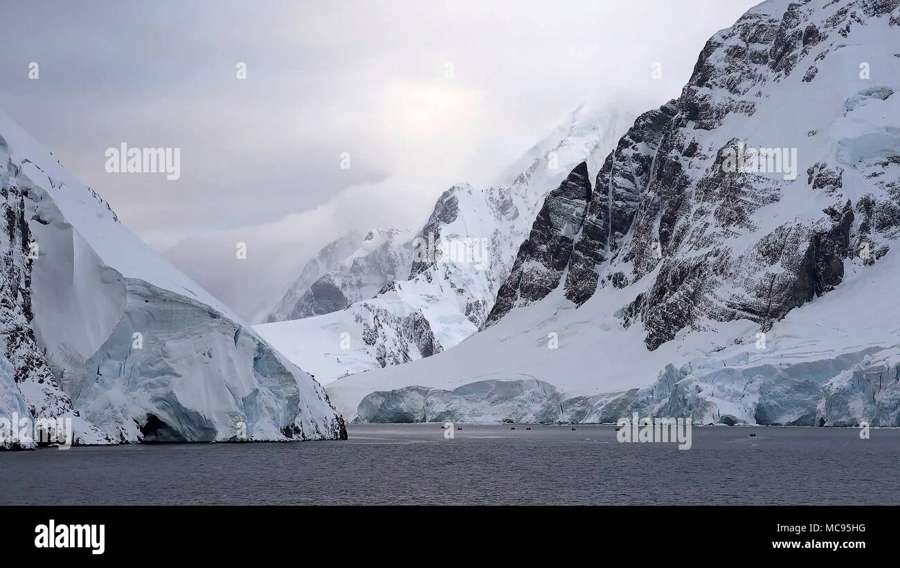Ice bergs create natural beauty in Antarctica Stock Photo - Alamy