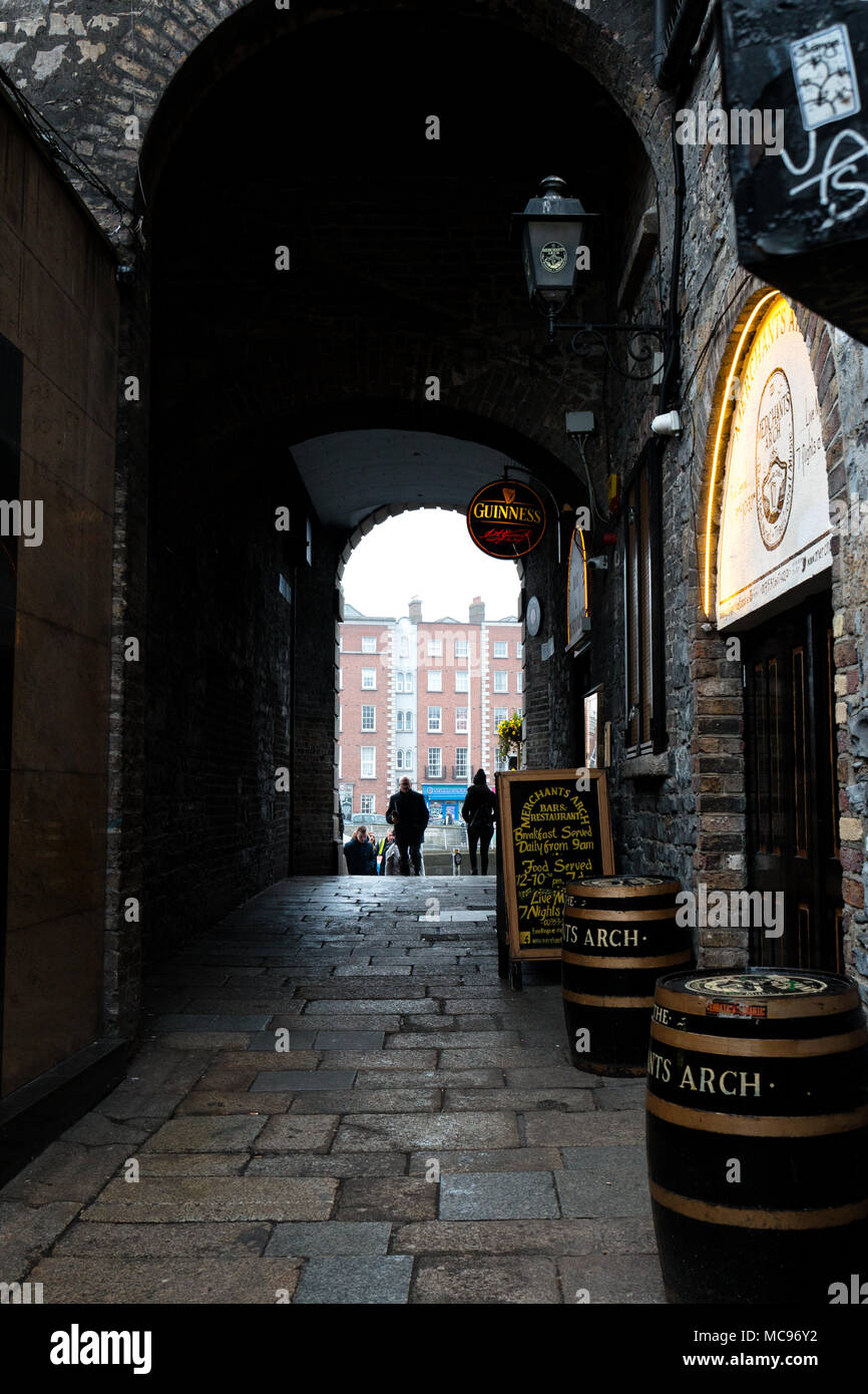 Merchants arch in temple bar hi-res stock photography and images - Alamy
