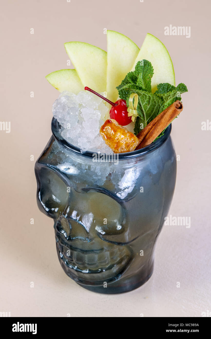 Mojito with apple and cinnamon Stock Photo - Alamy