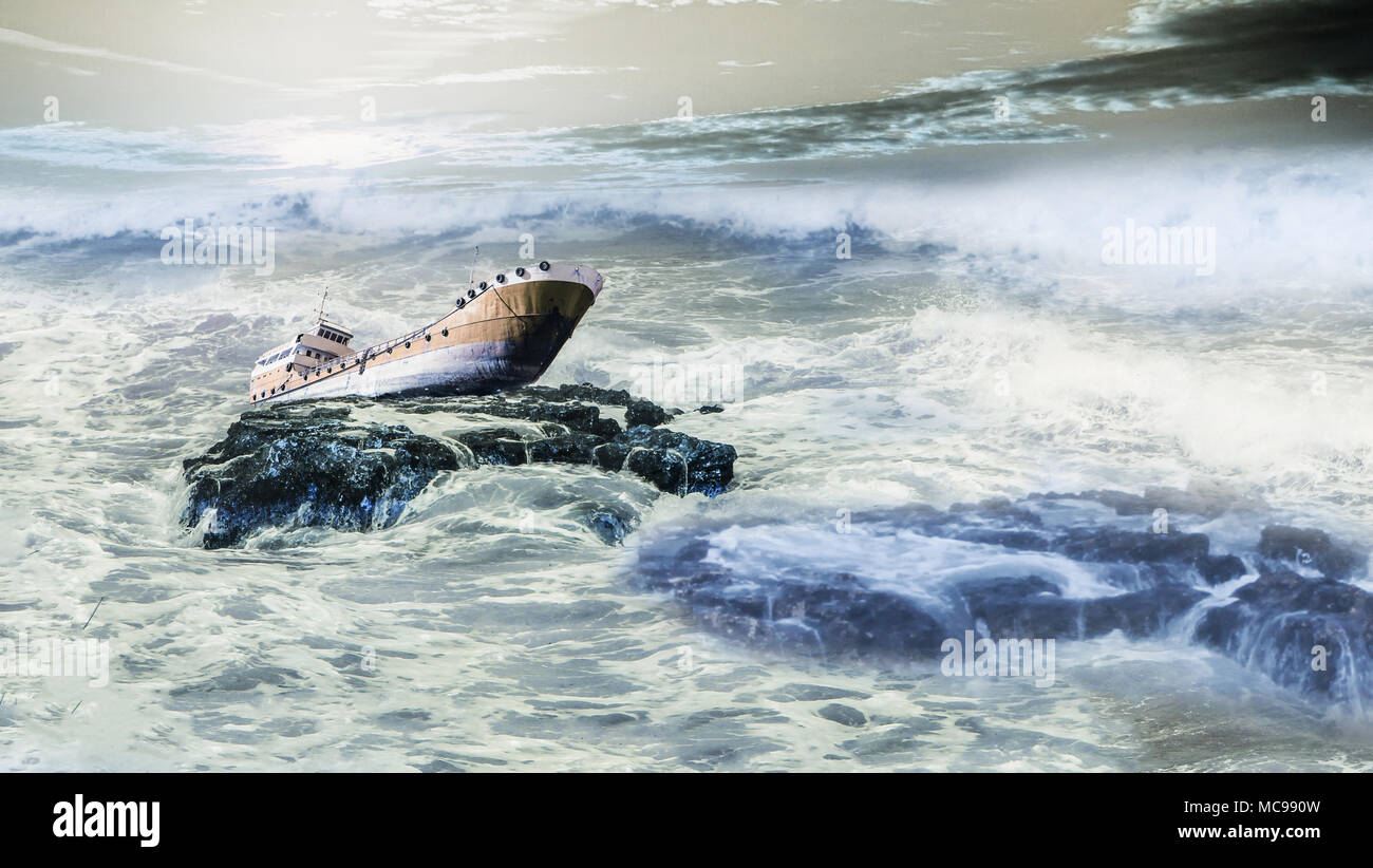 Ship sinking fantasy hi-res stock photography and images - Alamy
