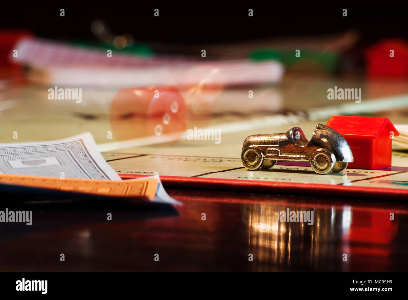 Vintage monopoly board game hi-res stock photography and images - Alamy