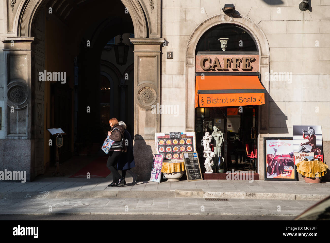 Italy Milan Street Scene Stock Photos & Italy Milan Street Scene Stock ...