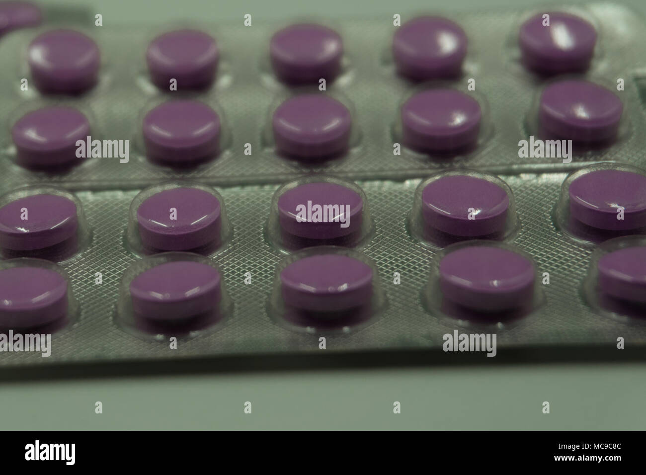 Purple pills hi-res stock photography and images - Alamy