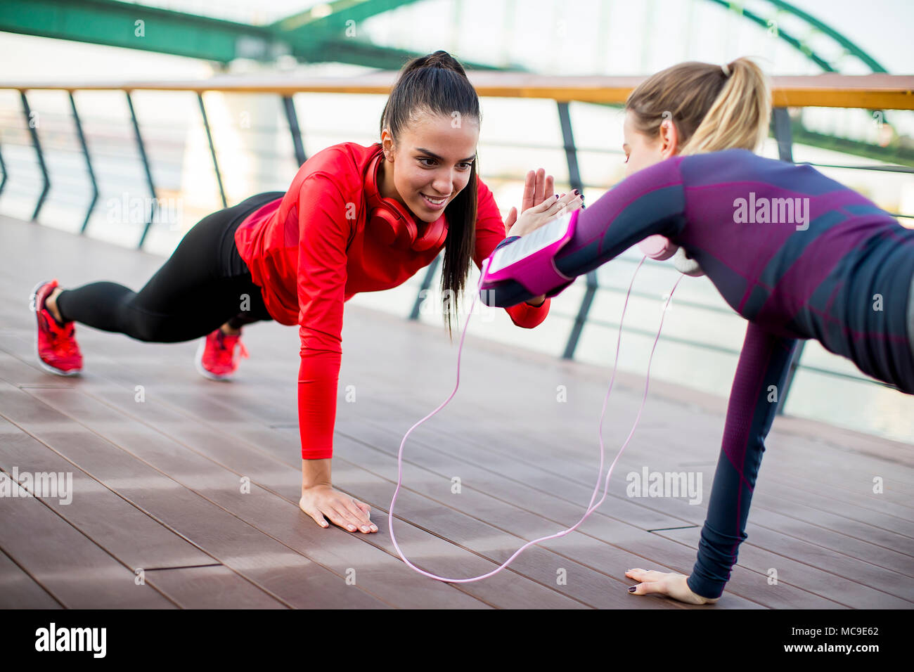 Women plank exercise hi-res stock photography and images - Alamy