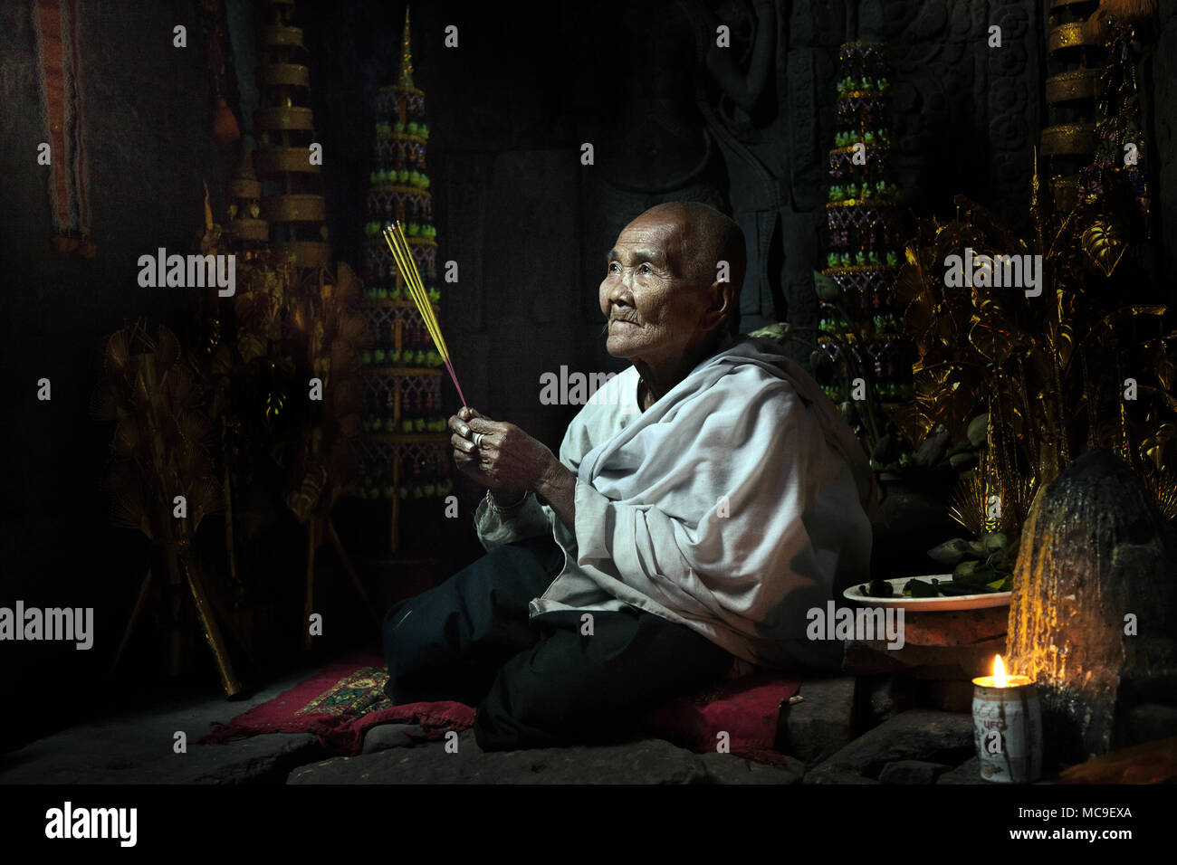 The temple angkor room hi-res stock photography and images - Alamy