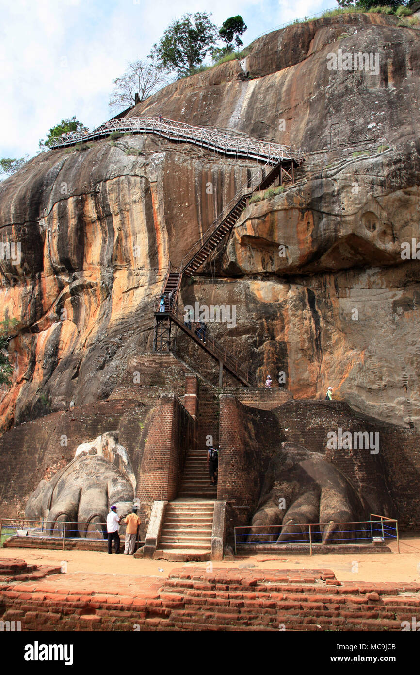 Sigiriya mount hi-res stock photography and images - Alamy