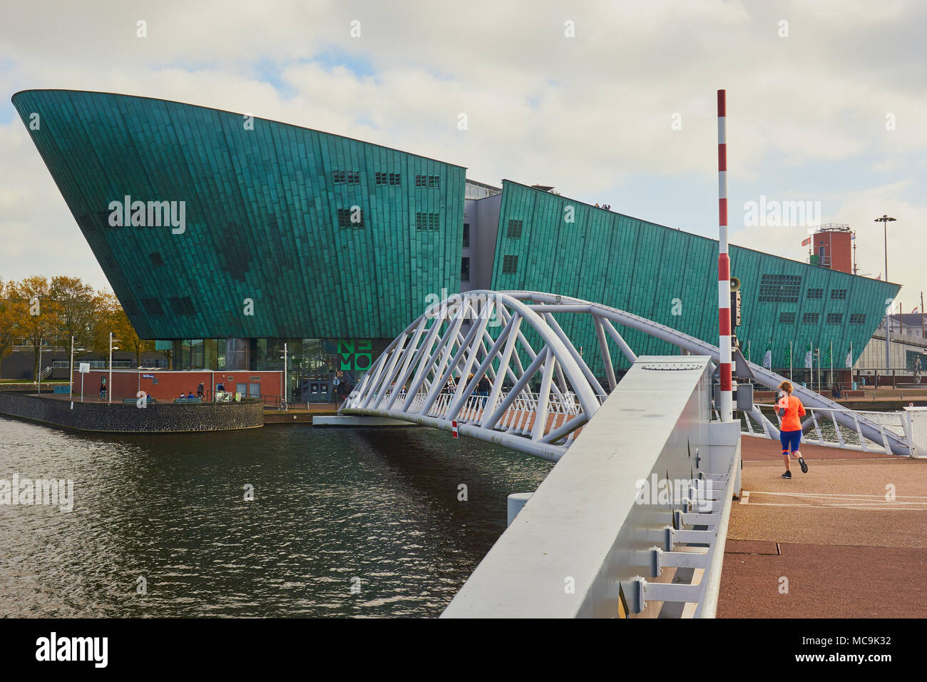 Nemo Science Museum, Oosterdokseiland (eastern dock island), Amsterdam ...