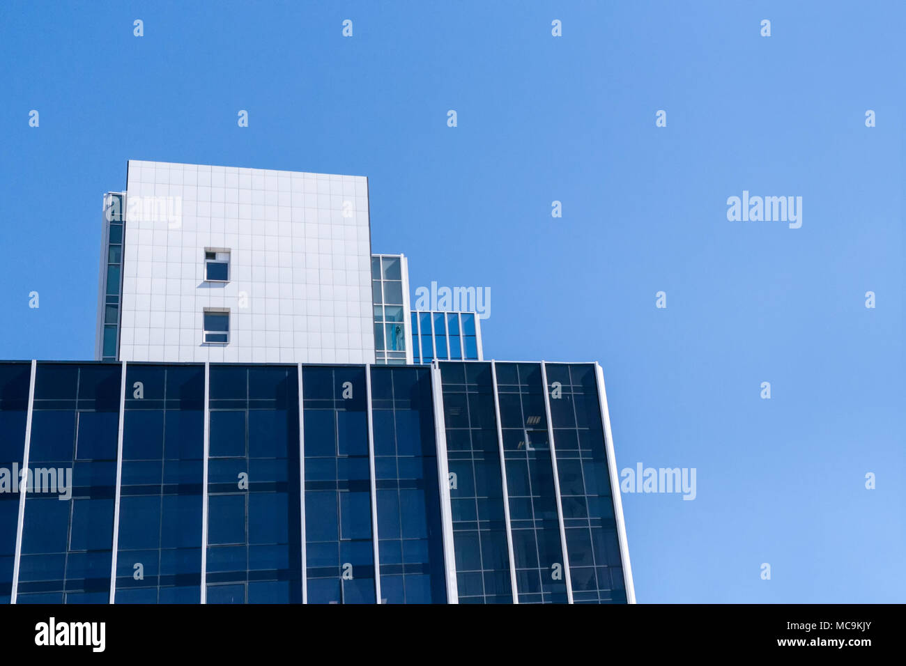 Buildings with blue windows hi-res stock photography and images - Alamy