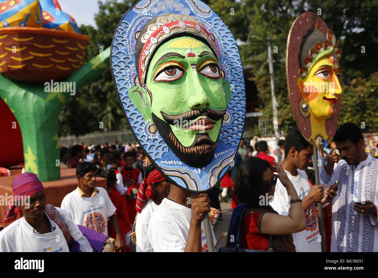 Dhaka, Bangladesh. 13th Apr, 2018. Bangladeshi people caries mask as ...