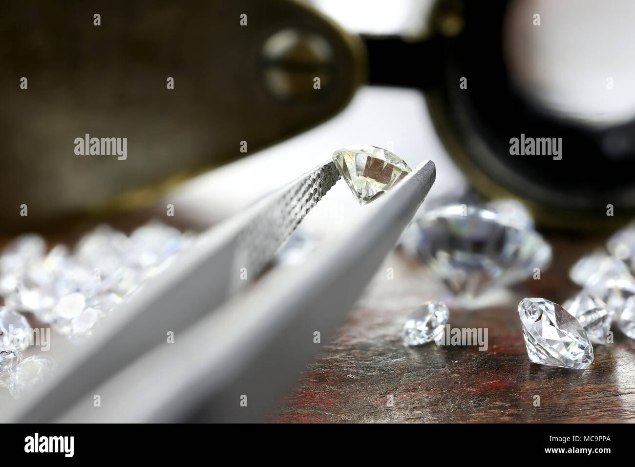 Cutting glass diamond hi-res stock photography and images - Alamy