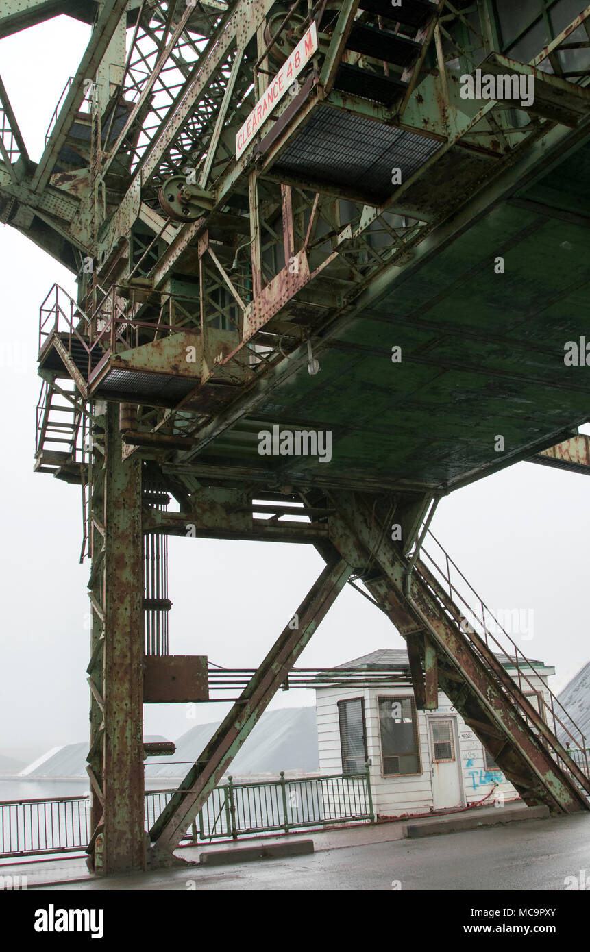 Bascule truss bridge hi-res stock photography and images - Alamy