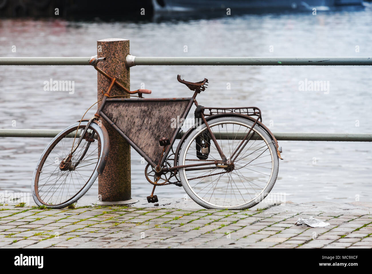Old style black bike bicycle hi-res stock photography and images - Alamy