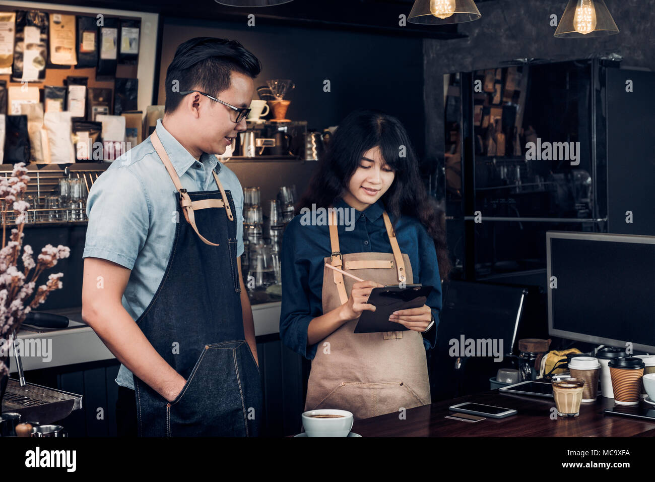 Waiter taking order from restaurant hi-res stock photography and images ...